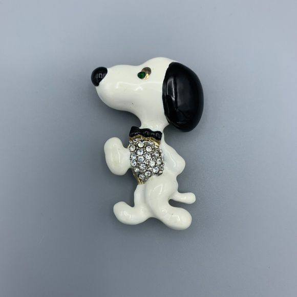 Unmarked | Jewelry | Vtg Rhinestone Snoopy Dog Enamel Figural Pin ...